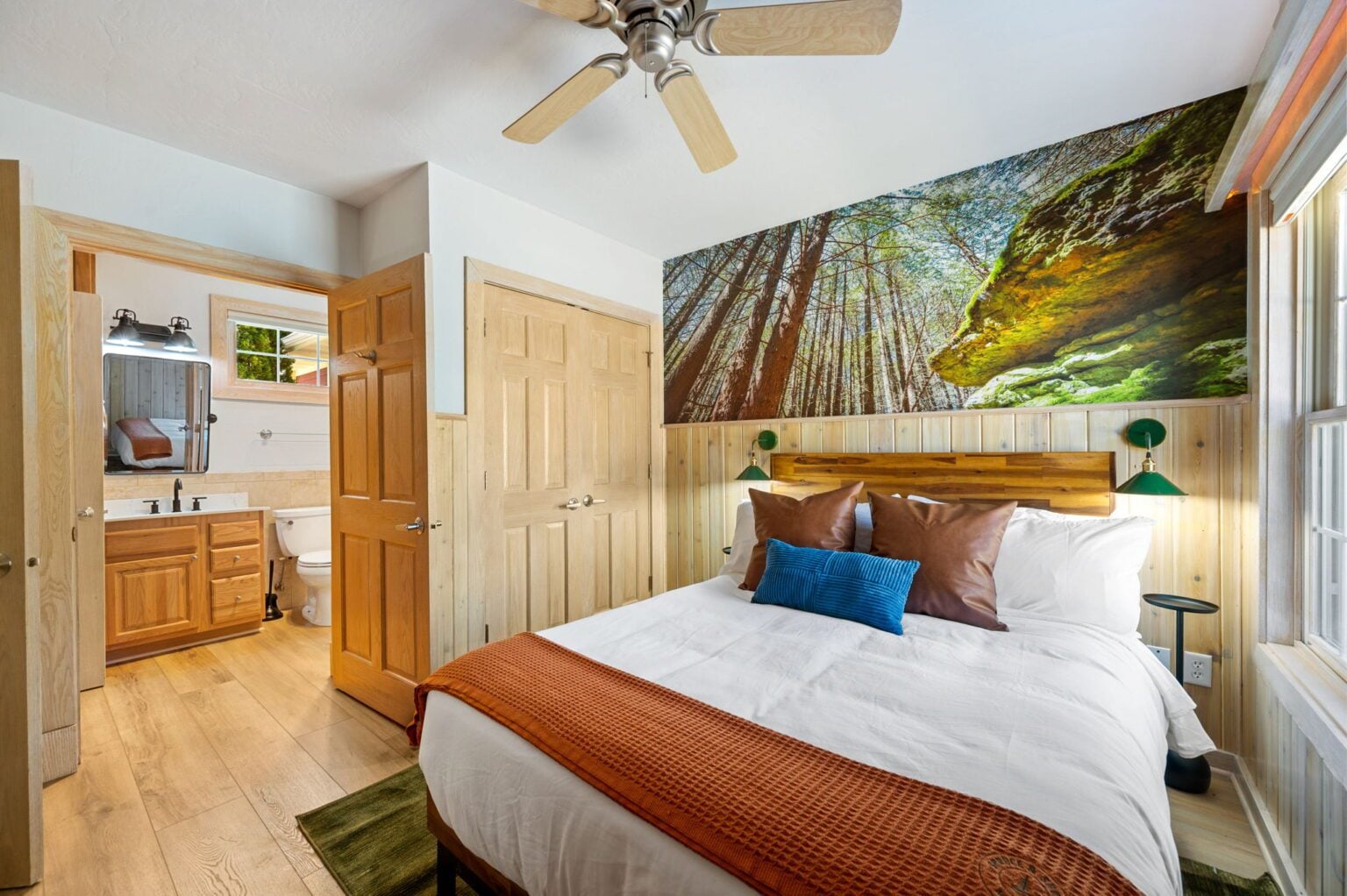 Spruce & Shore Motel - Boutique Motel in Downtown Fish Creek